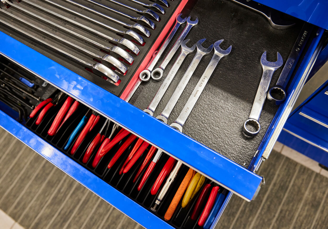 Service Department - Hallberg Marine