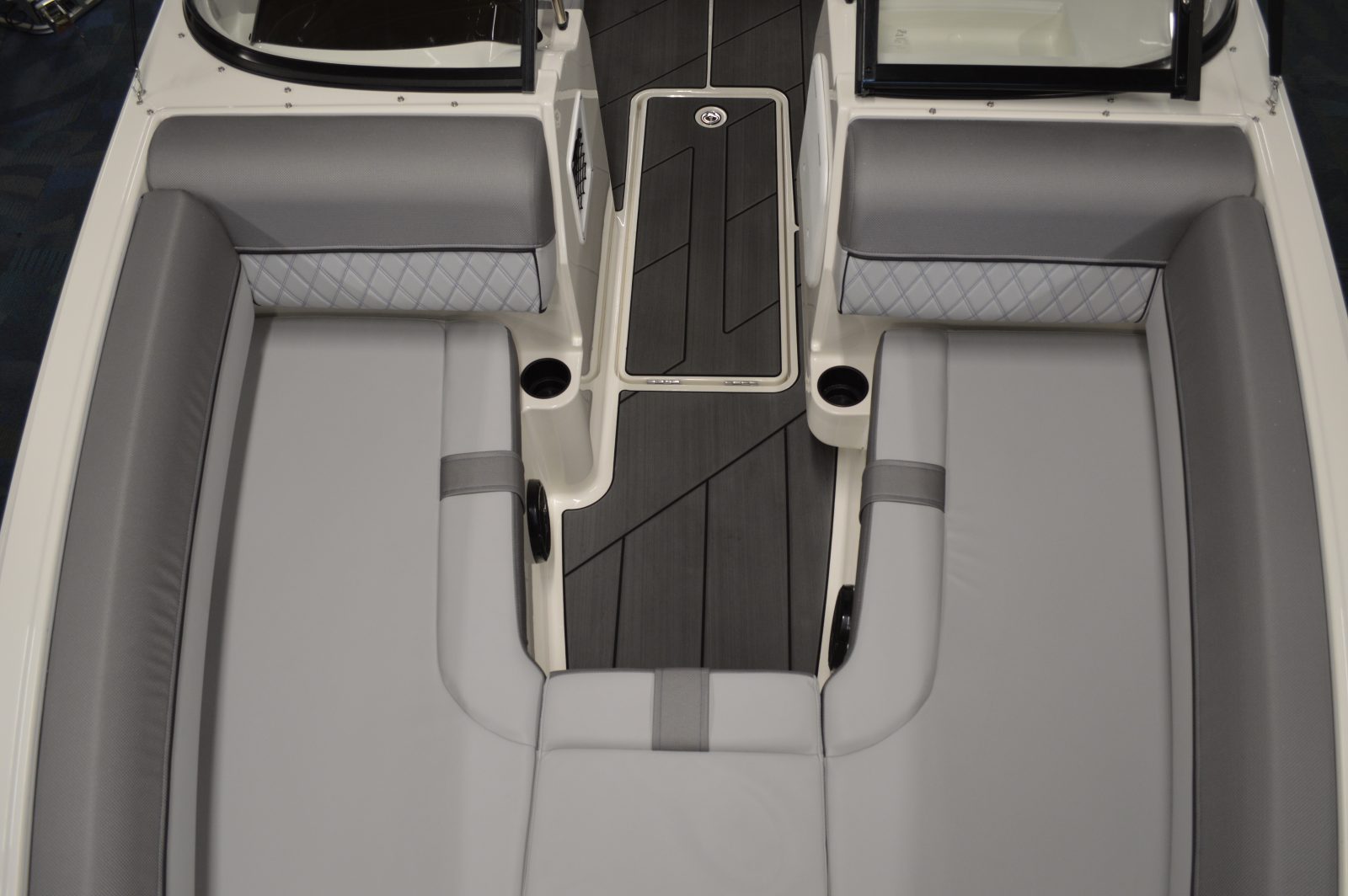 Bayliner DX2000 - 19′ 7″ - Hallberg Marine