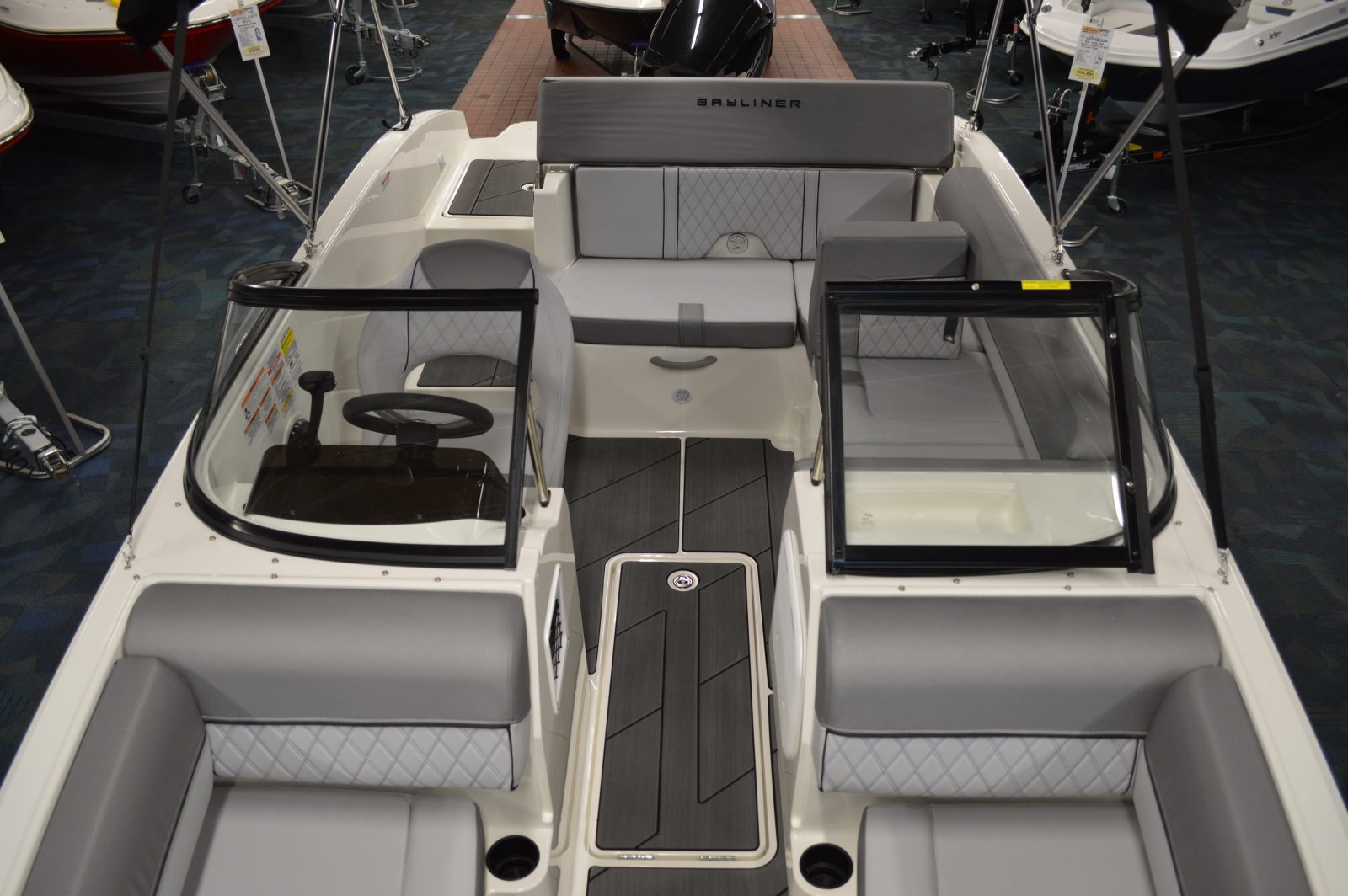 Bayliner DX2000 - 19′ 7″ - Hallberg Marine