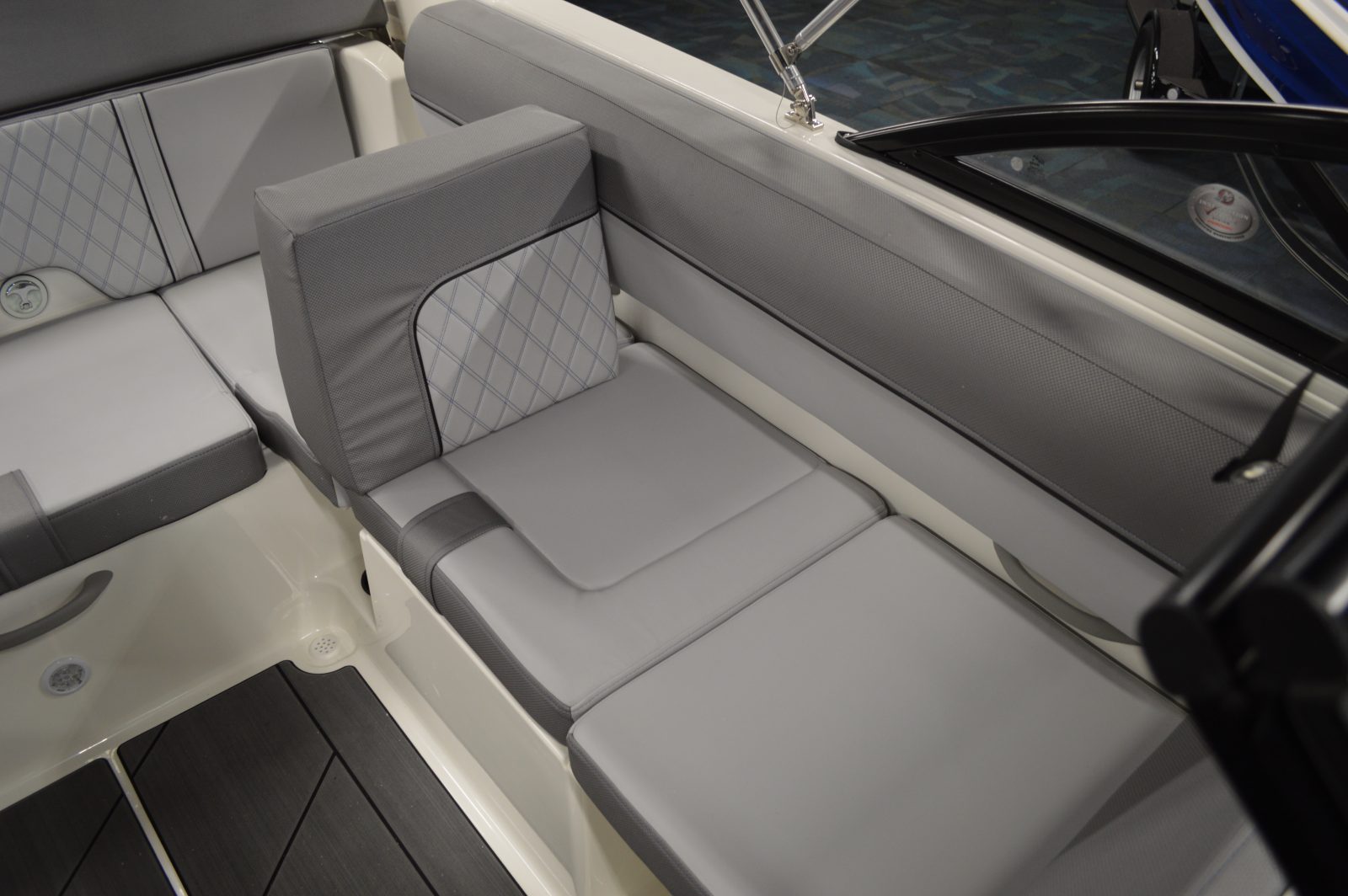 Bayliner DX2000 - 19′ 7″ - Hallberg Marine