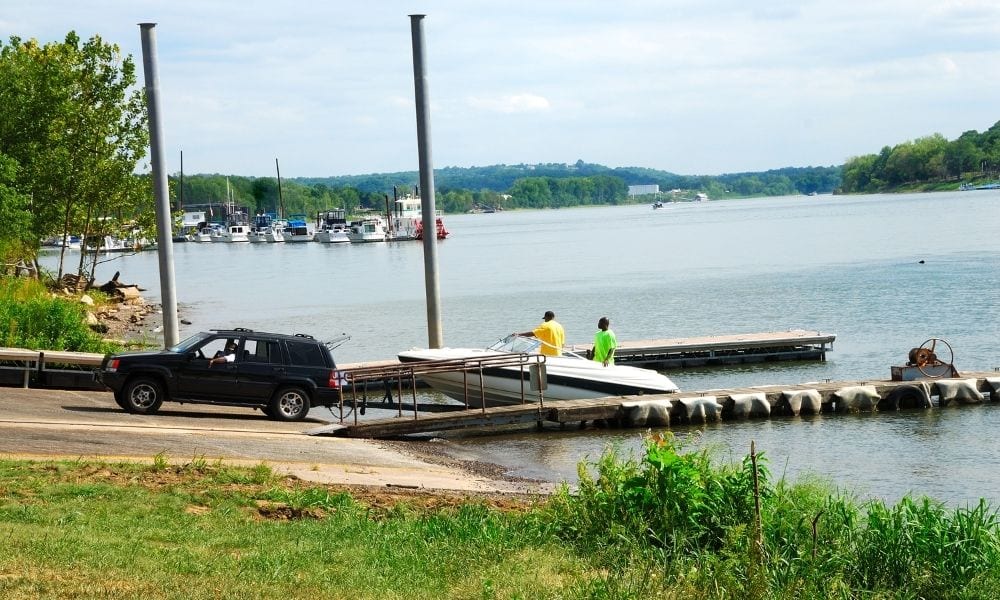 How to Launch a Boat into the Water: A Step-by-Step Guide - Hallberg Marine