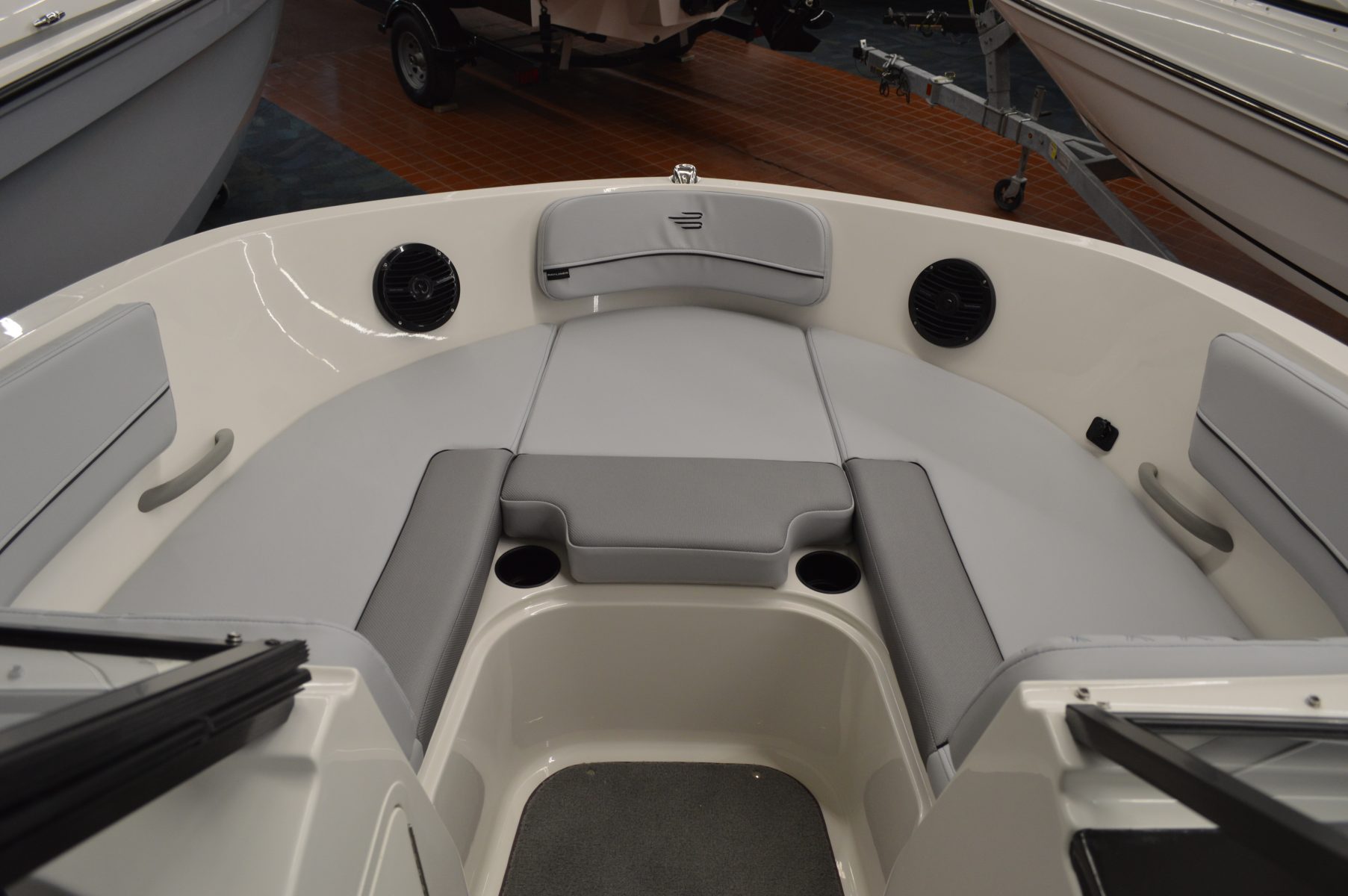 Bayliner VR5 IO - 20′ 7″ - Hallberg Marine