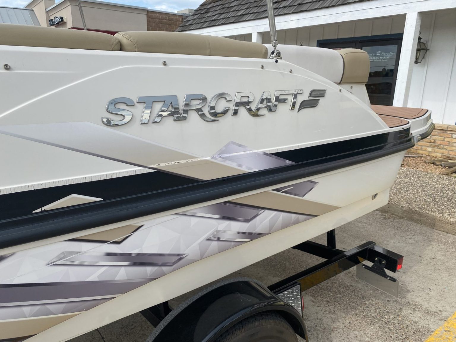 StarCraft StarStep 221 Deck Boat - Hallberg Marine