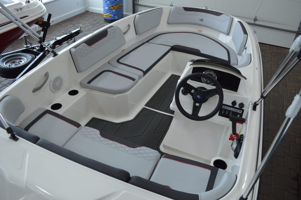 Bayliner M15 - 15′ 2″ - Hallberg Marine