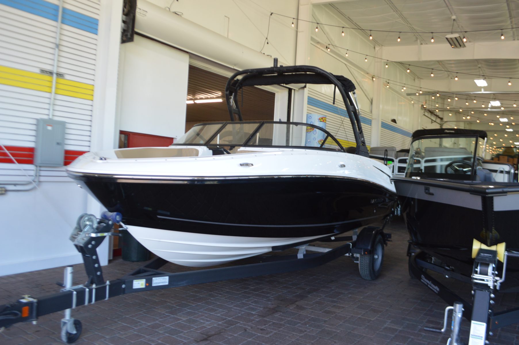 Bayliner VR5 OB - 20′ 7″ - Hallberg Marine
