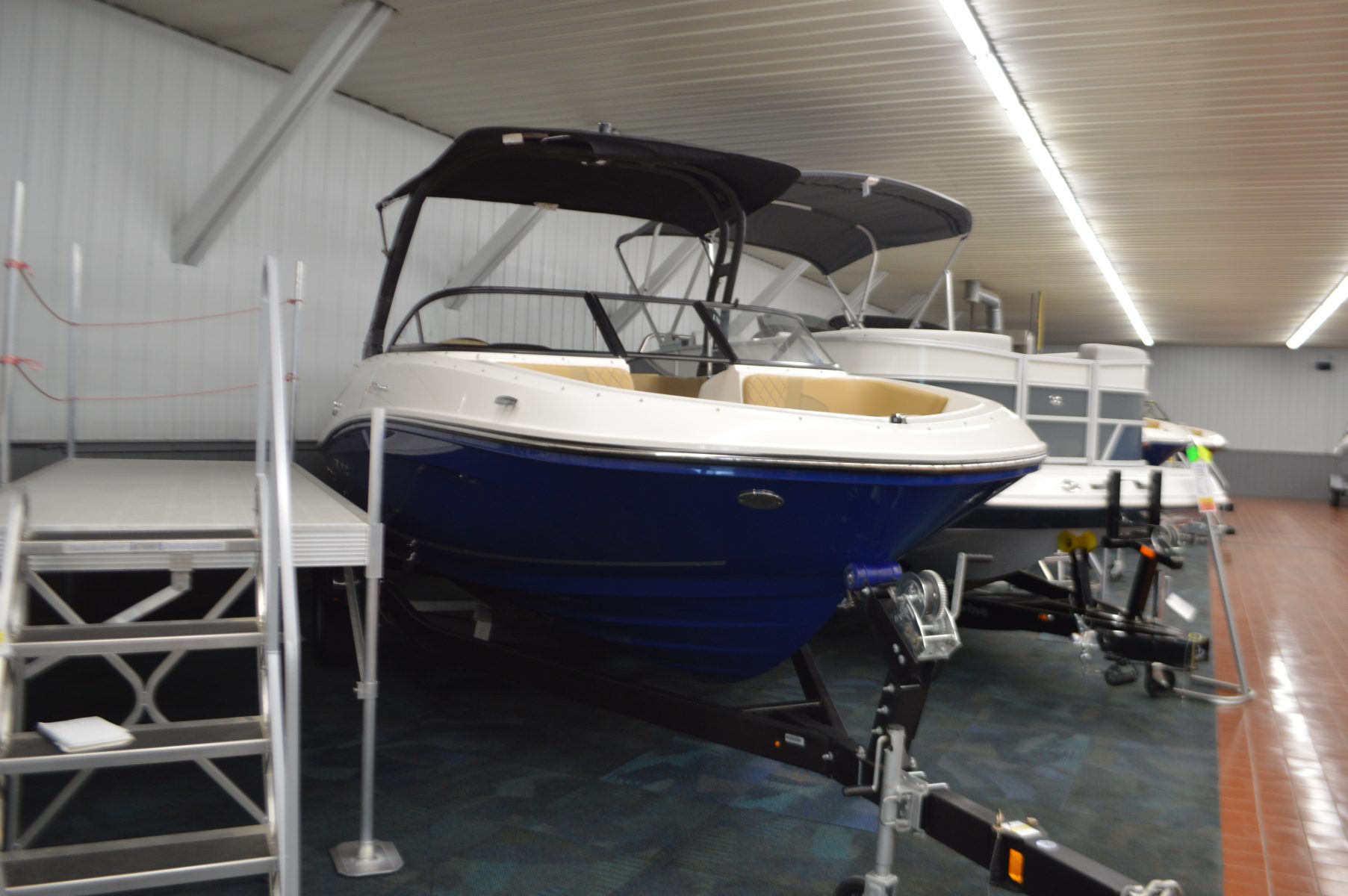 Bayliner VR5 OB - 20′ 7″ - Hallberg Marine