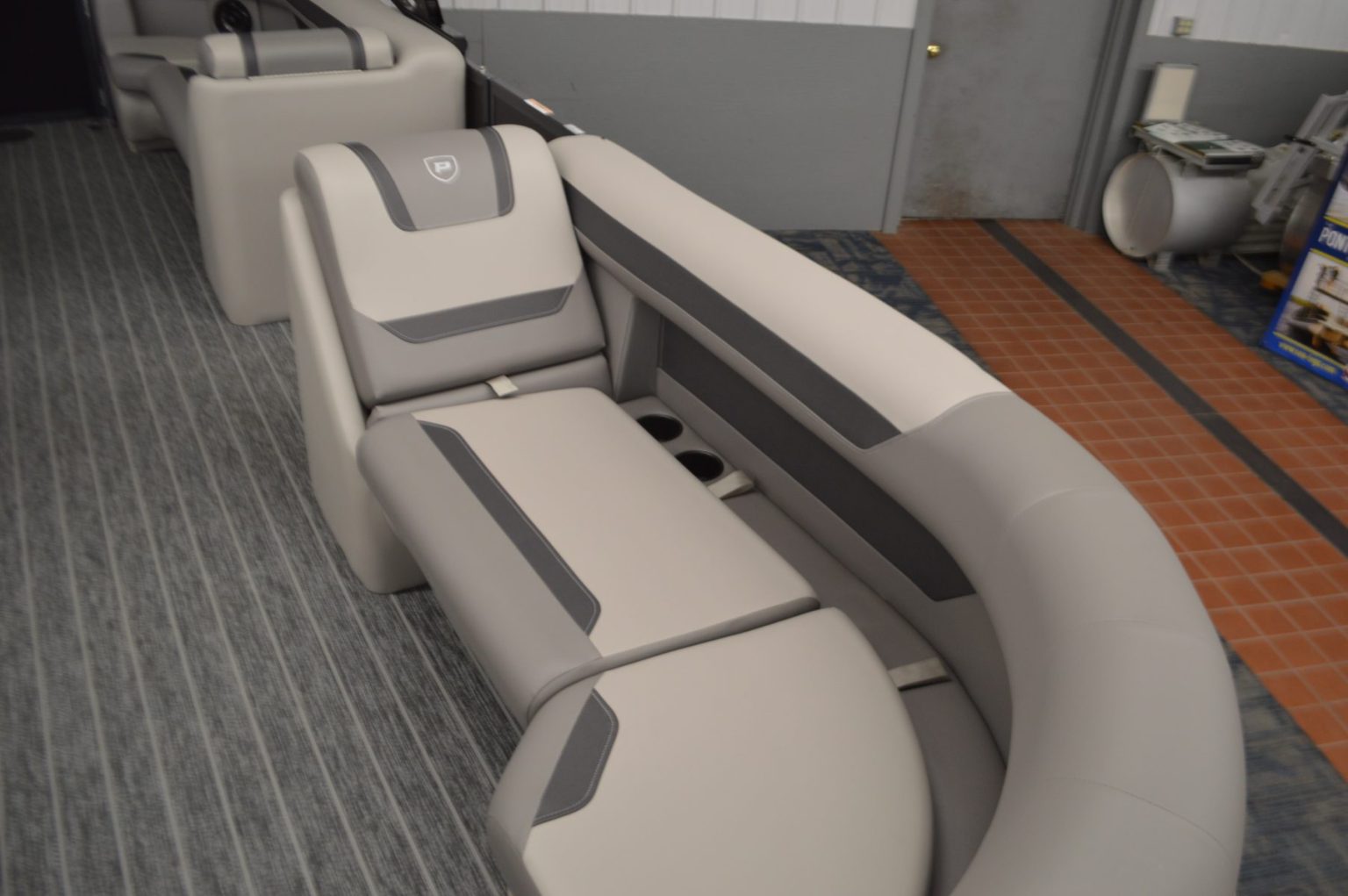 Premier 200 Sunscape RF-XLC- 21′ 6″ - Hallberg Marine