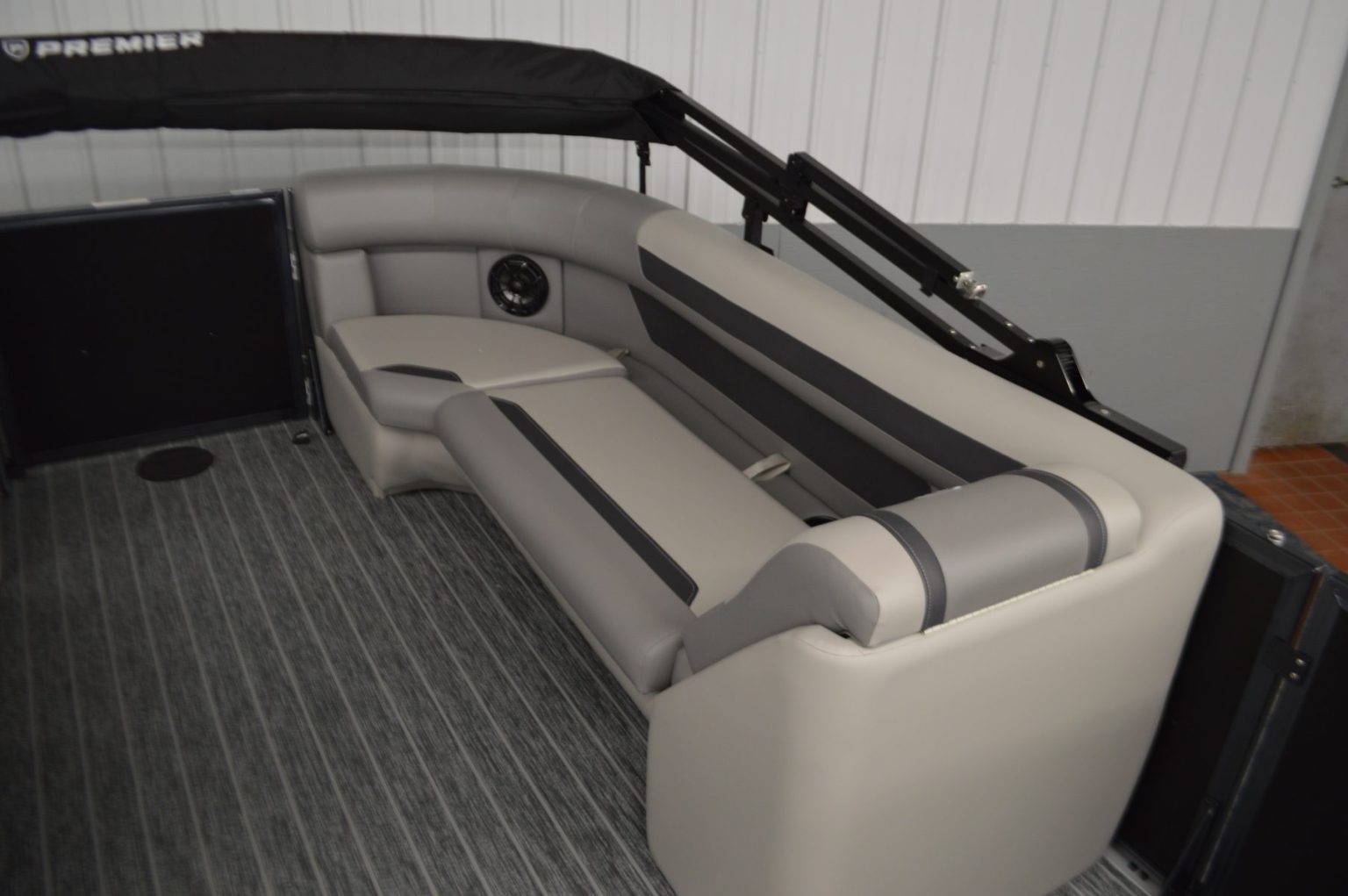Premier 200 Sunscape RF-XLC- 21′ 6″ - Hallberg Marine