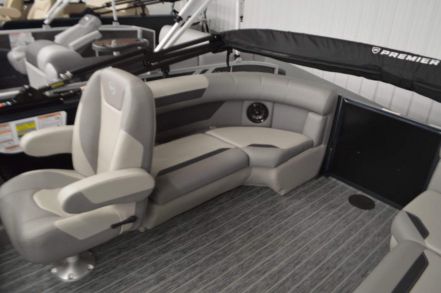 Premier 200 Sunscape RF-XLC- 21′ 6″ - Hallberg Marine