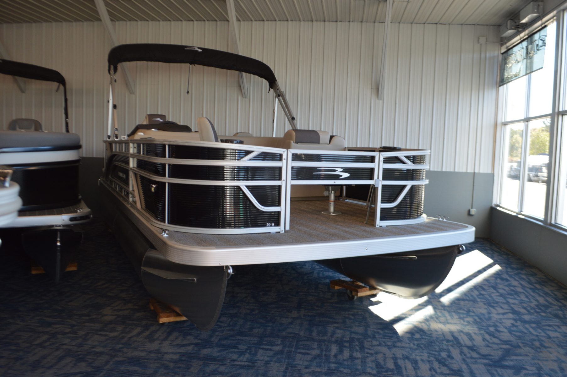 Bennington 20 SF - 20′ 11″ Beautiful Dolce Color priced with Yamaha T50 ...