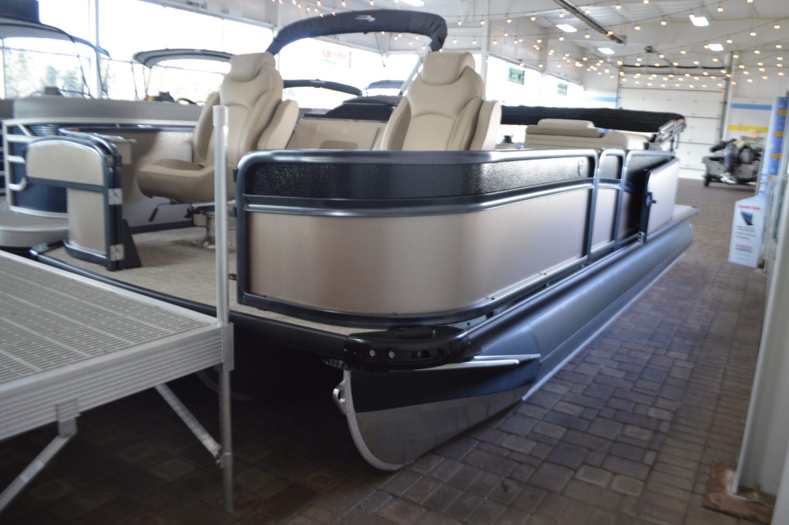 Premier 230 Sunsation Angler 4PT PTX - 24′ 9″ - Hallberg Marine